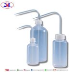 Membersihkan Alat Laboratorium Dengan Wash Bottle | Dexatama